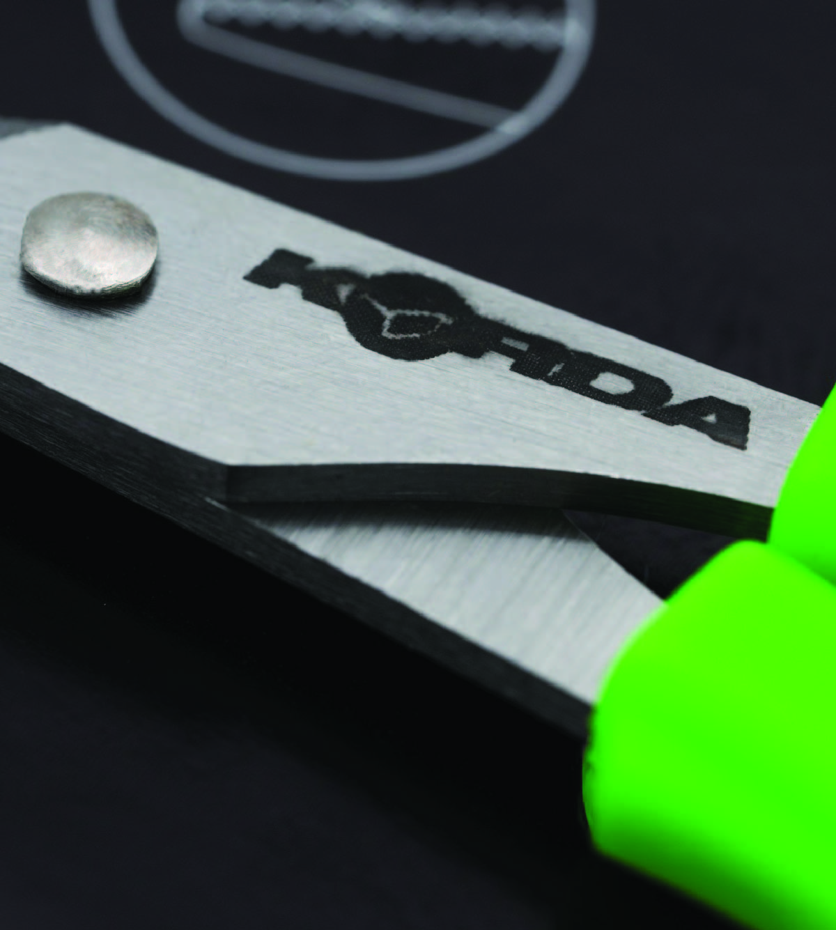 KORDA | RAZOR BLADE SCISSORS